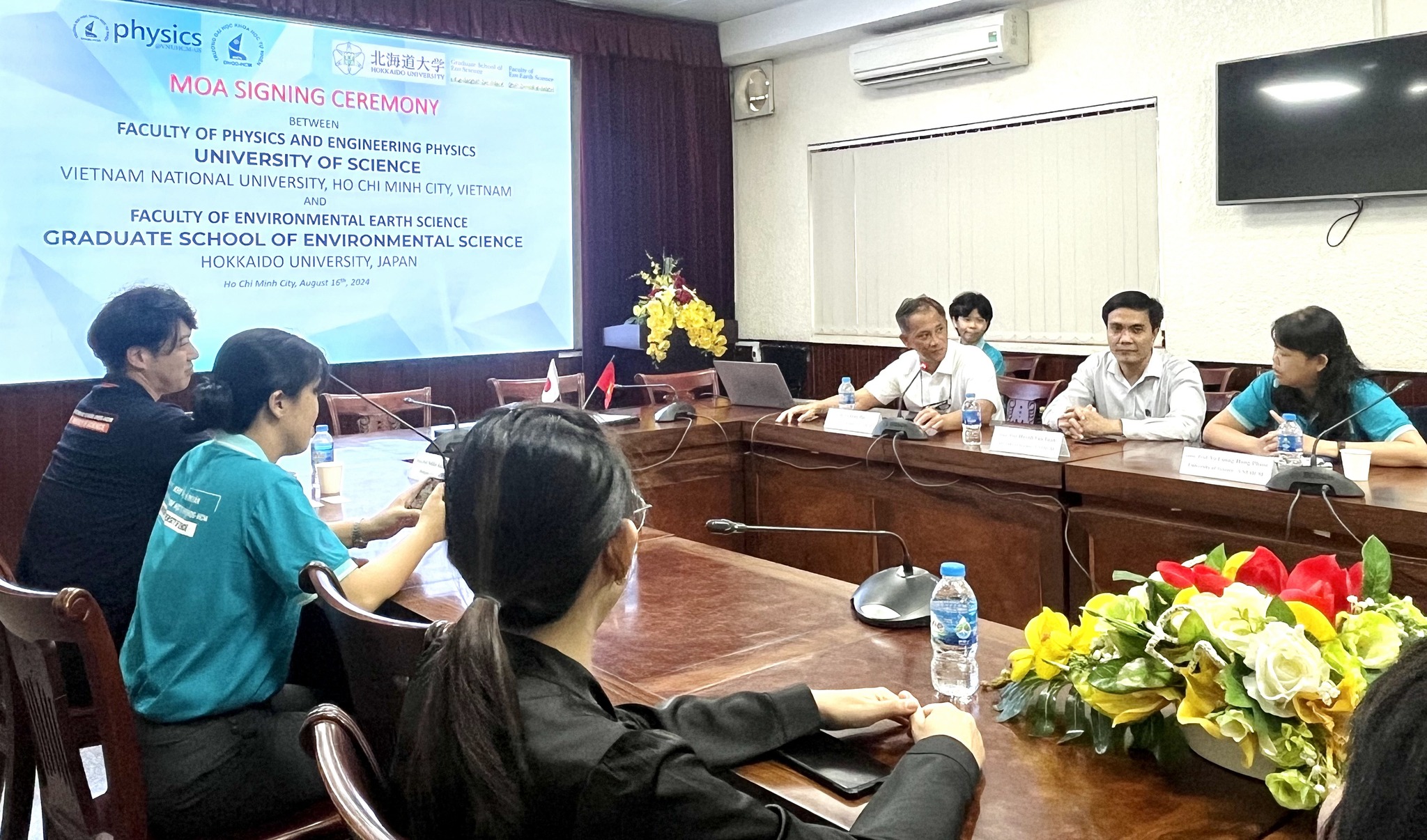 The MOA signing ceremony between University of Science and Hokkaido ...